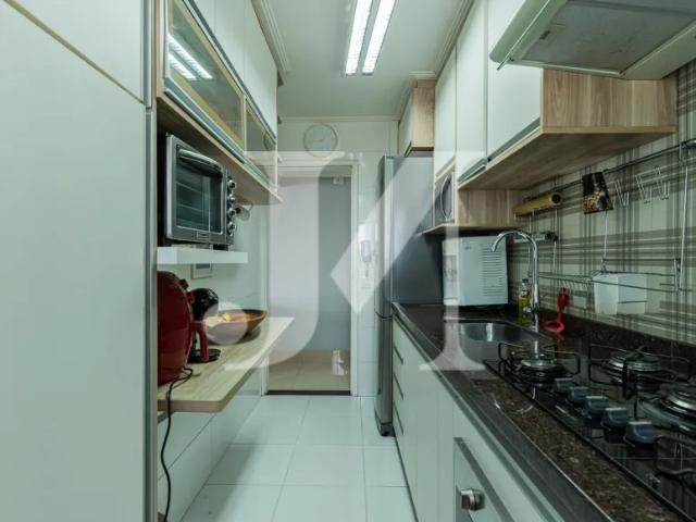 Apartamento Padrão de 78m² com 3 dormitórios sendo 1 suíte e 2 vagas de garagem disponíveis para ven