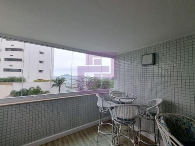 Apartamento Padrão em Guarujá