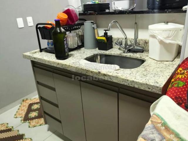 Apartamento Padrão para Venda com 02 Dormitórios no bairro Loteamento Clube V
