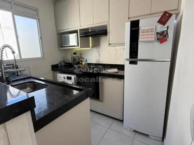 Apartamento Padrão para Venda com 02 Dormitórios no bairro Loteamento Clube V