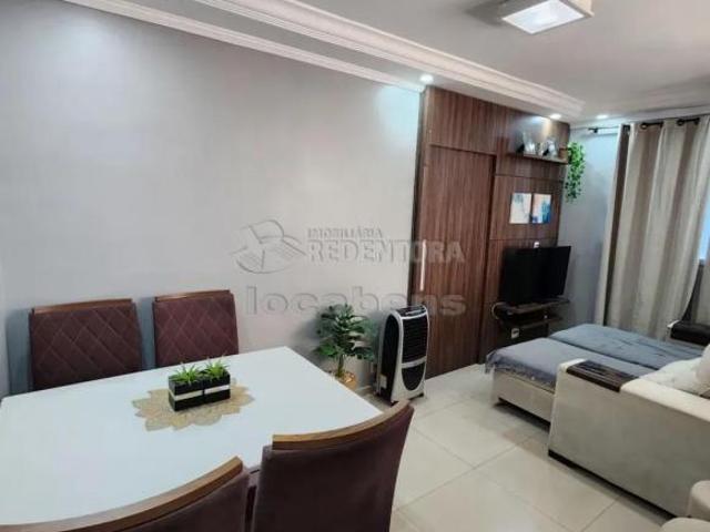 Apartamento Padrão para Venda com 2 Dormitórios no bairro Loteamento Clube V