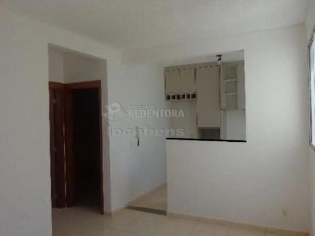 Apartamento Padrão para Venda com 2 Dormitórios no bairro Rios di Itália