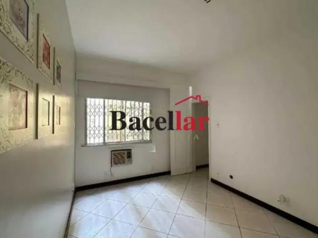 Apartamento: Padrão / Residencial / Copacabana