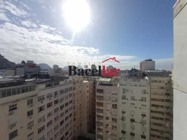 Apartamento: Padrão / Residencial / Copacabana