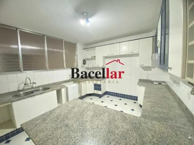 Apartamento: Padrão / Residencial / Copacabana