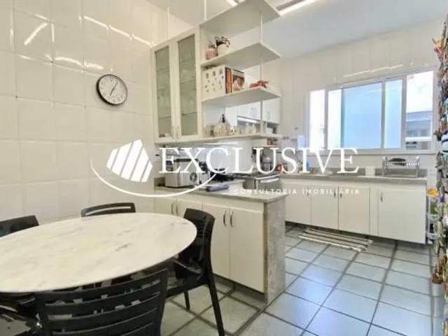 Apartamento: Padrão / Residencial / Copacabana