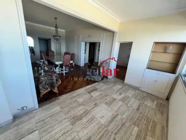 Apartamento: Padrão / Residencial / Copacabana