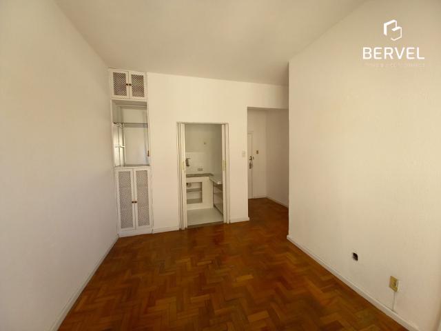 Apartamento para Aluguel com 1 quartos por R$ 800