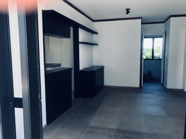 Apartamento para Aluguel com 1 quartos por R$ 2.300