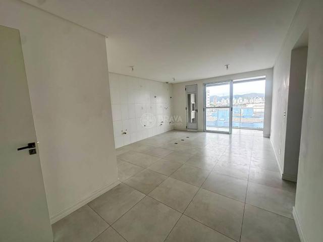 Apartamento para Aluguel com 2 quartos, 64 m² por R$ 3.300