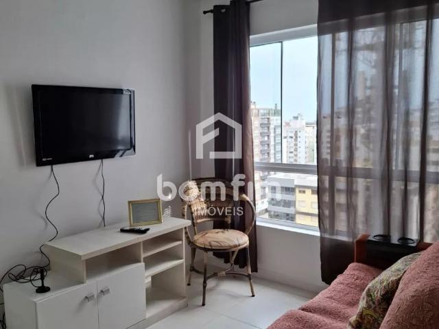 Apartamento para Aluguel com 2 quartos, 65 m² por R$ 1.900