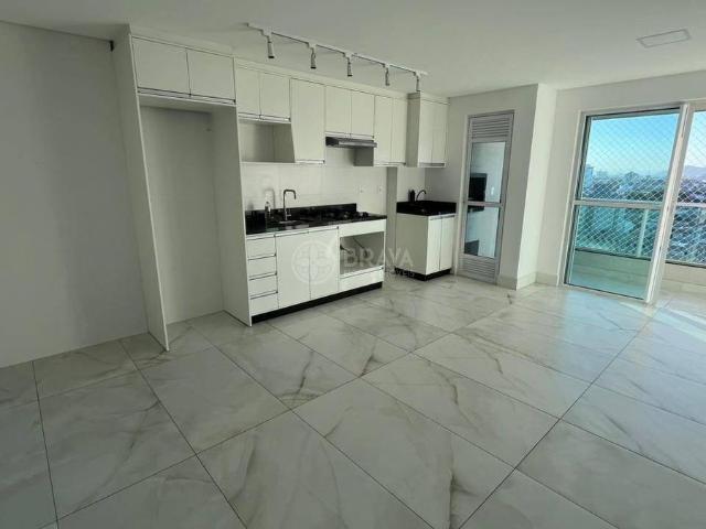 Apartamento para Aluguel com 2 quartos, 68 m² por R$ 3.400