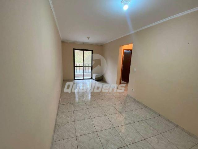 Apartamento para Aluguel com 2 quartos, 74 m² por R$ 2.300
