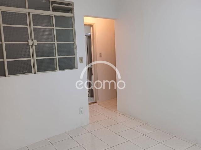Apartamento para Aluguel com 2 quartos, 75 m² por R$ 2.000