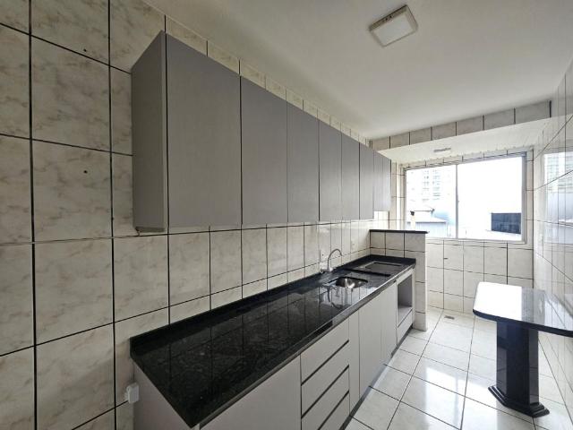 Apartamento para Aluguel com 2 quartos, 79 m² por R$ 2.800