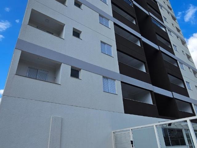 Apartamento para Aluguel com 2 quartos, 81 m² por R$ 3.150