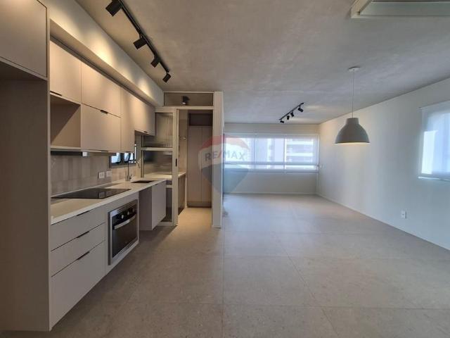 Apartamento para Aluguel com 2 quartos, 84 m² por R$ 6.840