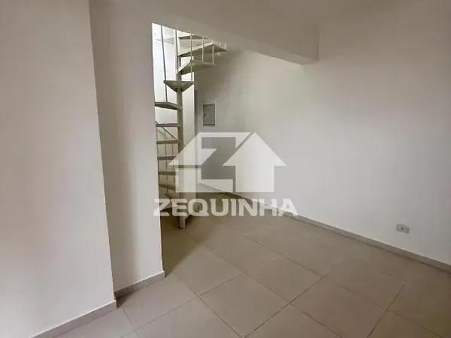 Apartamento para Aluguel com 2 quartos, 109 m² por R$ 2.300