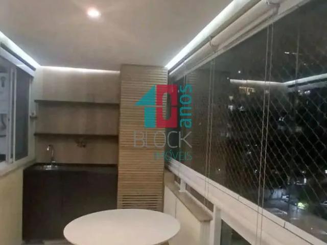 Apartamento para aluguel com 2 quartos em Barra da Tijuca com 70m²