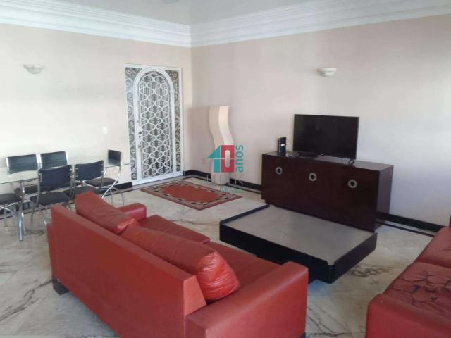 Apartamento para aluguel com 2 quartos em Copacabana com 190m²
