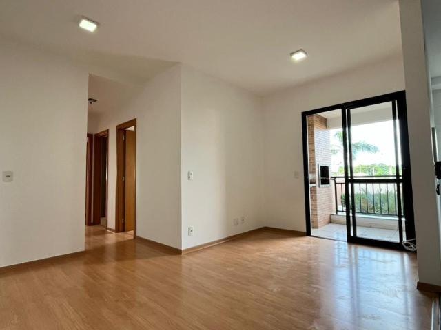 Apartamento para Aluguel com 3 quartos, 69 m² por R$ 2.200