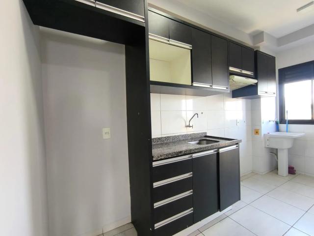 Apartamento para Aluguel com 3 quartos, 69 m² por R$ 2.300