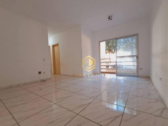 Apartamento para Aluguel com 3 quartos, 71 m² por R$ 1.100