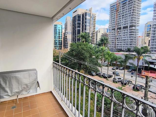 Apartamento para Aluguel com 3 quartos, 81 m² por R$ 5.200
