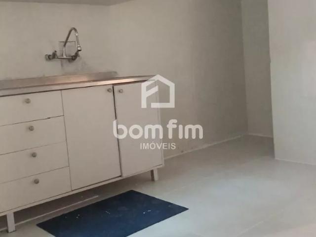 Apartamento para Aluguel com 3 quartos, 95 m² por R$ 2.500
