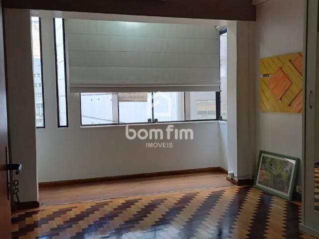 Apartamento para Aluguel com 3 quartos, 101 m² por R$ 3.300