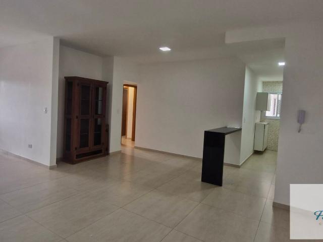 Apartamento para Aluguel com 3 quartos, 105 m² por R$ 8.000