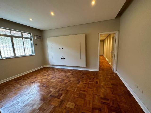 Apartamento para Aluguel com 3 quartos, 108 m² por R$ 4.450