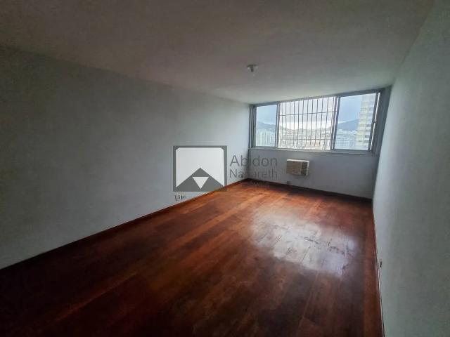 Apartamento para Aluguel com 3 quartos, 110 m² por R$ 2.200