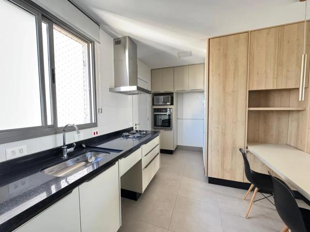 Apartamento para Aluguel com 3 quartos, 114 m² por R$ 7.500