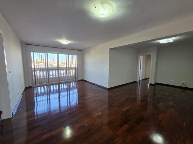 Apartamento para Aluguel com 3 quartos, 119 m² por R$ 3.300
