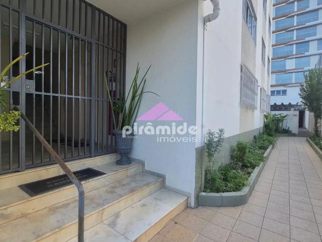 Apartamento para Aluguel com 3 quartos, 125 m² por R$ 3.600