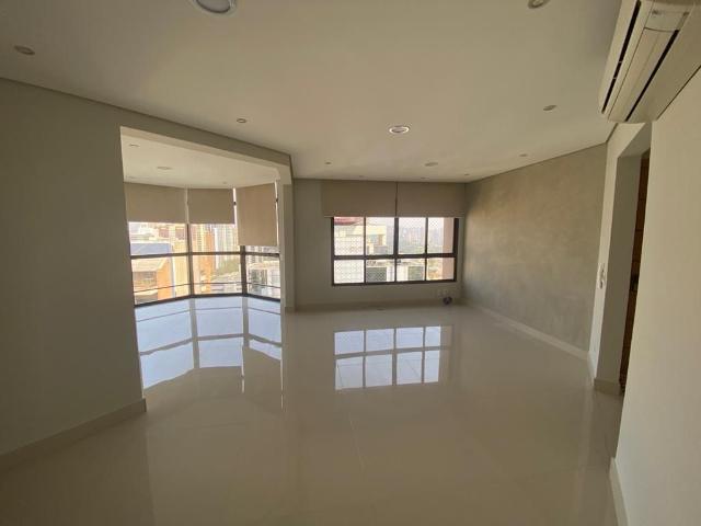 Apartamento para Aluguel com 3 quartos, 127 m² por R$ 10.000