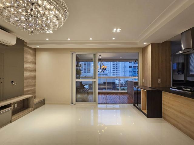 Apartamento para Aluguel com 3 quartos, 130 m² por R$ 7.500