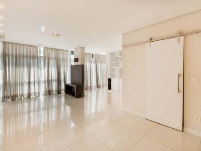 Apartamento para Aluguel com 3 quartos, 130 m² por R$ 11.750