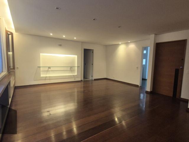 Apartamento para Aluguel com 3 quartos, 130 m² por R$ 15.757
