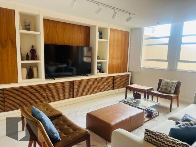 Apartamento para Aluguel com 3 quartos, 130 m² por R$ 25.000
