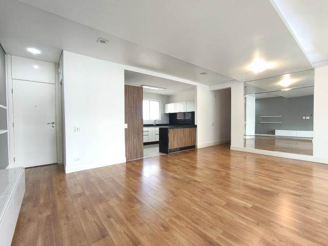 Apartamento para Aluguel com 3 quartos, 133 m² por R$ 6.300