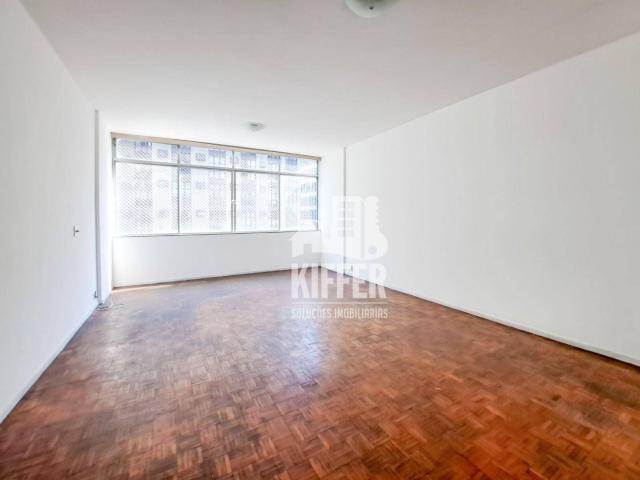 Apartamento para Aluguel com 3 quartos, 133 m² por R$ 2.500