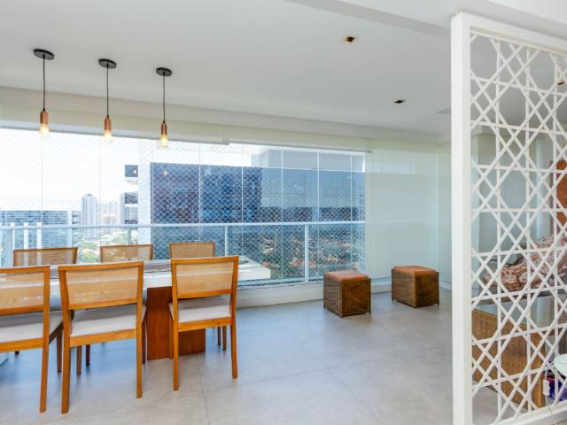 Apartamento para Aluguel com 3 quartos, 134 m² por R$ 17.500