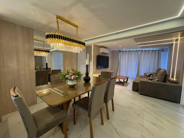 Apartamento para Aluguel com 3 quartos, 146 m² por R$ 10.000
