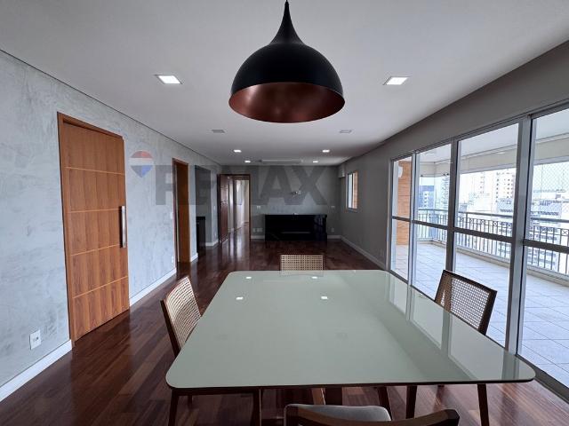 Apartamento para Aluguel com 3 quartos, 149 m² por R$ 15.000