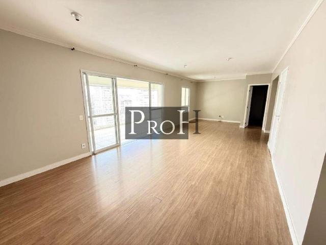 Apartamento para Aluguel com 3 quartos, 155 m² por R$ 7.900