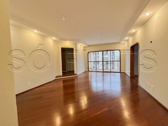 Apartamento para Aluguel com 3 quartos, 157 m² por R$ 4.264