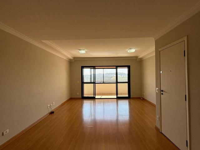 Apartamento para Aluguel com 3 quartos, 157 m² por R$ 9.510