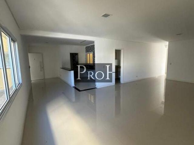 Apartamento para Aluguel com 3 quartos, 167 m² por R$ 4.000
